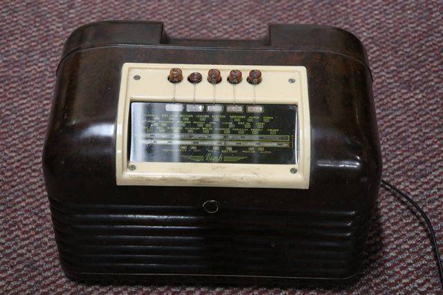 Bush Bakelite Radio# | XXXX Antique Complex