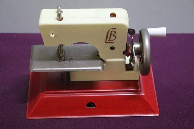 Little Betty Sewing Machine # | XXXX Antique Complex