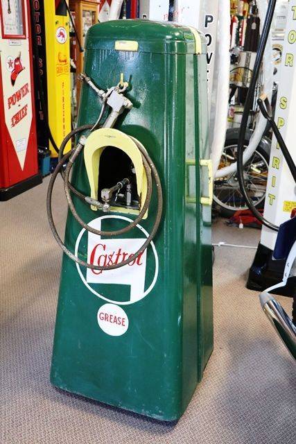 Vintage Castrol Portable Grease Station. # | XXXX Antique Complex