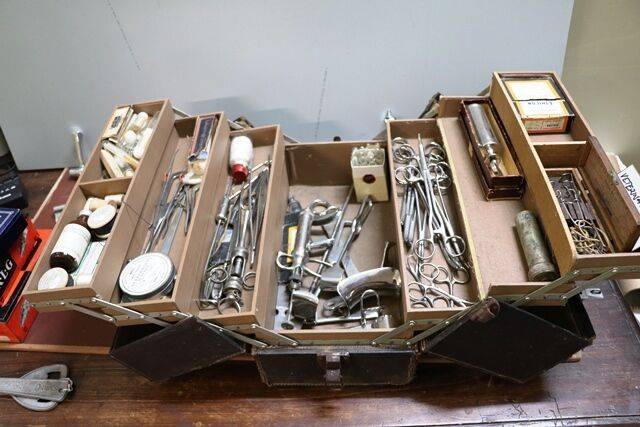 A Rare Vintage Veterinary Surgical Instruments Case with Contents ...