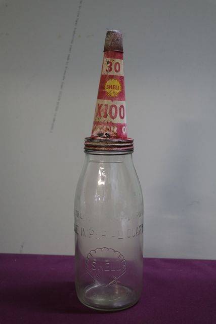Australian Shell Embossed Quart Motor Oil Bottle with Tin Pourer | XXXX ...