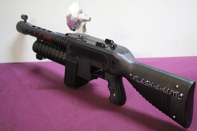 Battery Operated T.N Flash-a-Matic Heavy Machine Gun Toy on Tripod ...