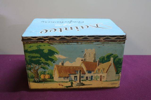 Daintee Confectionery Pictorial Tin | XXXX Antique Complex