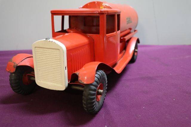 Genuine Tri-Ang Tin Plate Shell Oil Tanker | XXXX Antique Complex