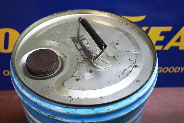 Golden Fleece Change over to Caltex 20litres Delo200 Oil Drum. | XXXX ...