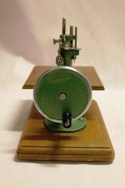Grain Miniature Sewing Machine | XXXX Antique Complex