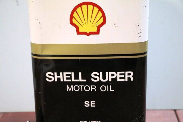 Shell Super SE Motor Oil Five Litres Tin. | XXXX Antique Complex