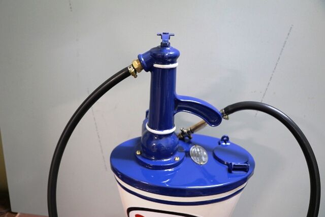 Stunning Vintage ESSO Gear Oil Dispenser. # | XXXX Antique Complex