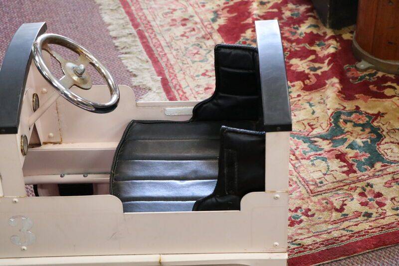 Thomas the Tank Engine Style 6 Wheel Pedal Train.# | XXXX Antique Complex