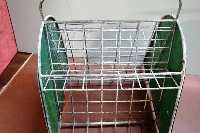 Vintage Castrol Z Motor Oil Tins Forecourt Rack. # | XXXX Antique Complex