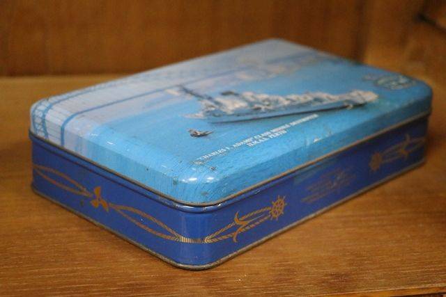 Vintage Hoadley's Chocolates Tin | XXXX Antique Complex